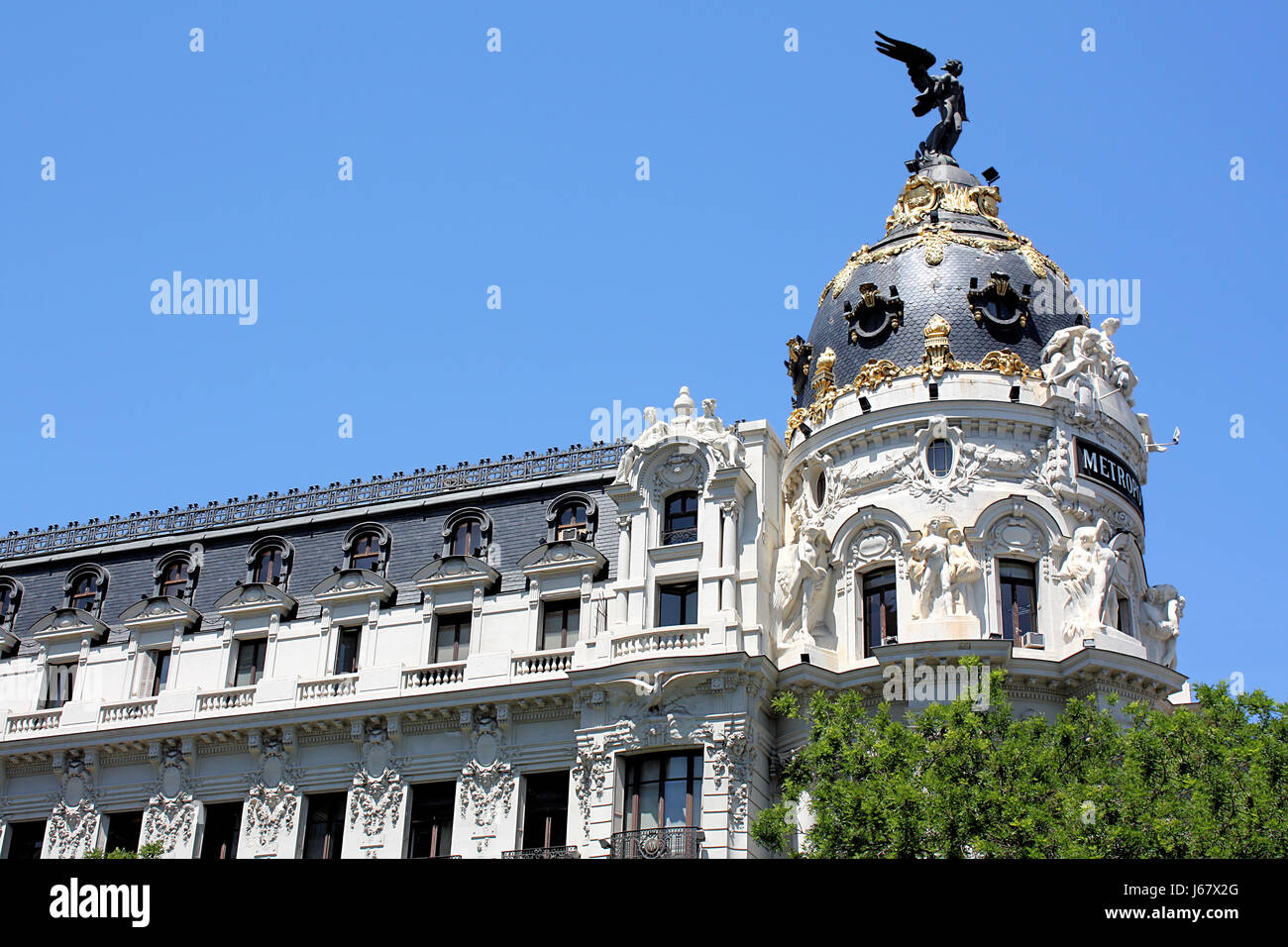 Sculpture dome building metropolis madrid hi-res stock photography and ...