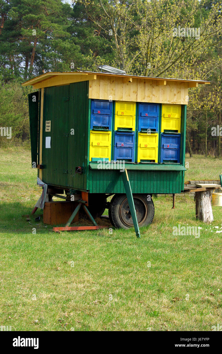 Beehive cart hi-res stock photography and images - Alamy