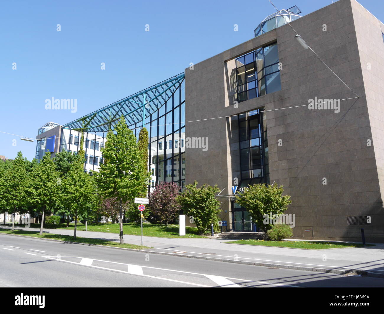 Glass front hi-res stock photography and images - Alamy