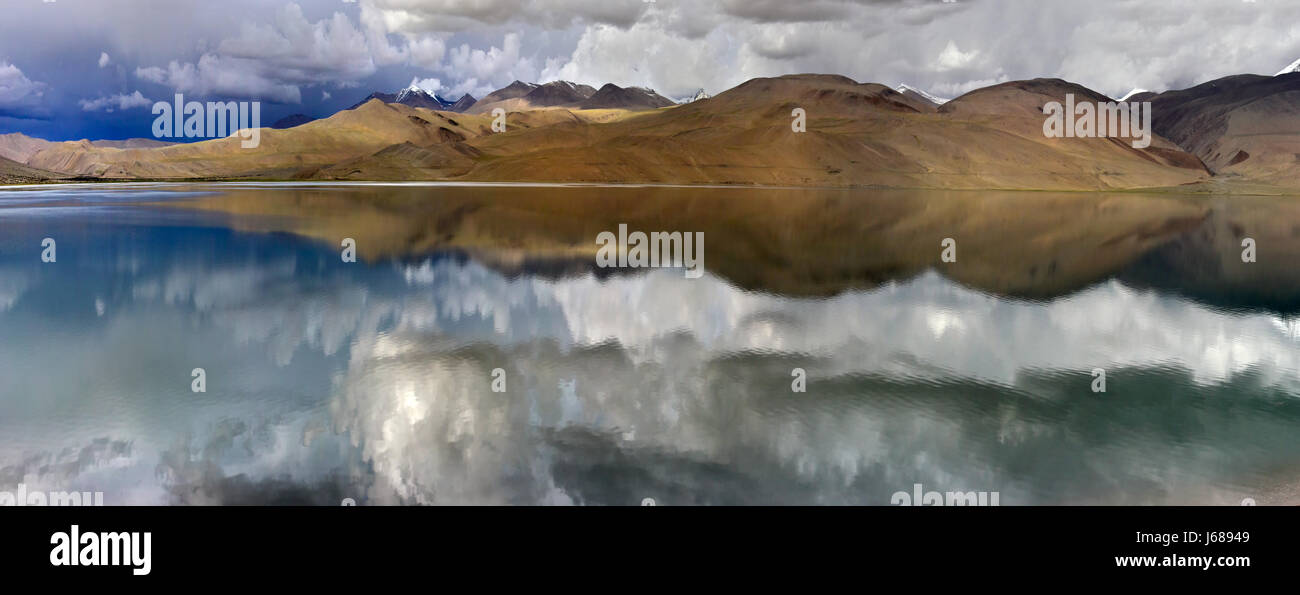 Gloomy gray clouds in mountains hi-res stock photography and images - Alamy