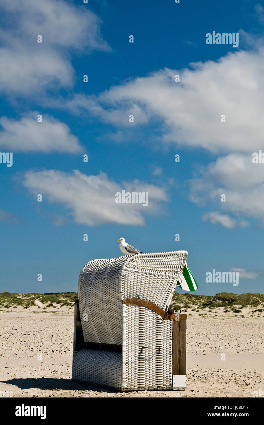 white beach chair Stock Photo - Alamy