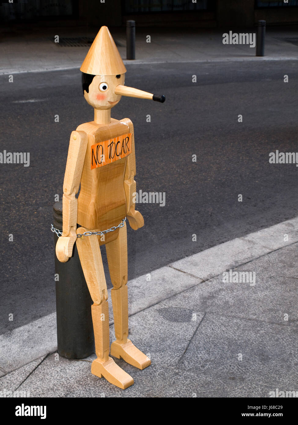 Wood in chains hi-res stock photography and images - Alamy