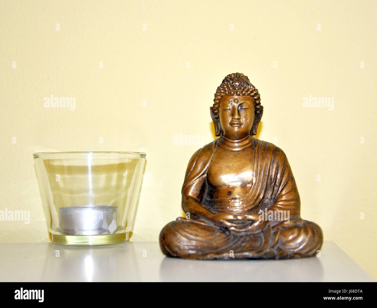 Meditating buddha hi-res stock photography and images - Alamy