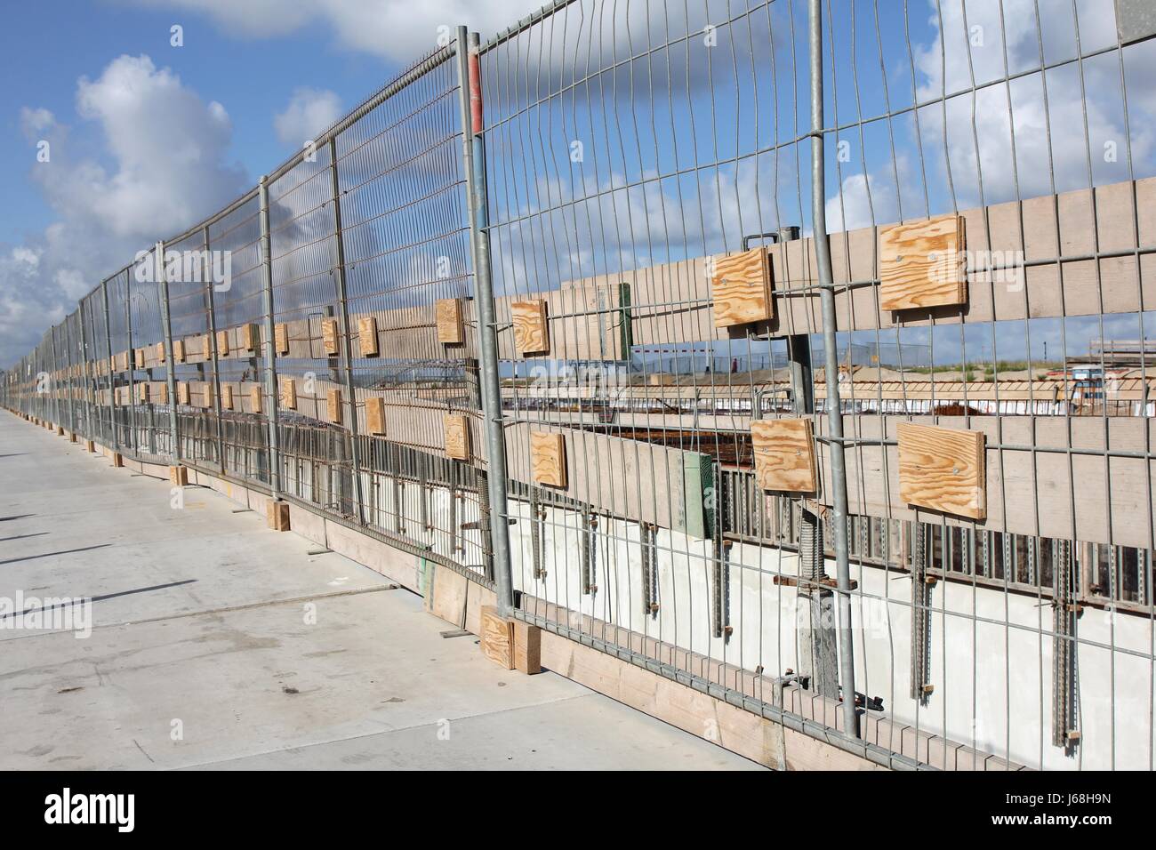 Construction site hoarding hi-res stock photography and images - Alamy