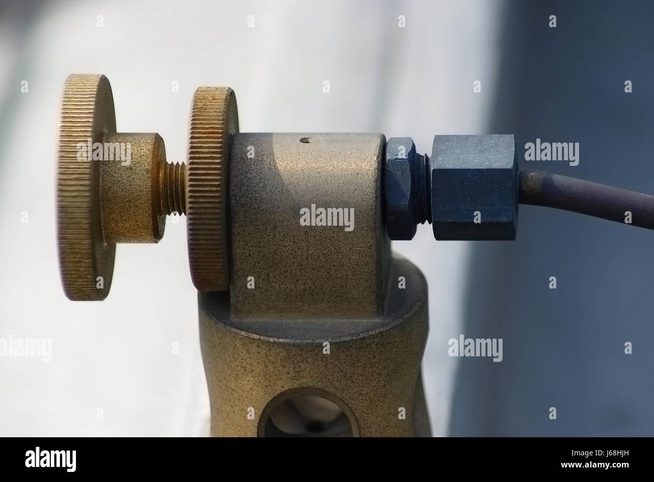 Screw off hi-res stock photography and images - Alamy