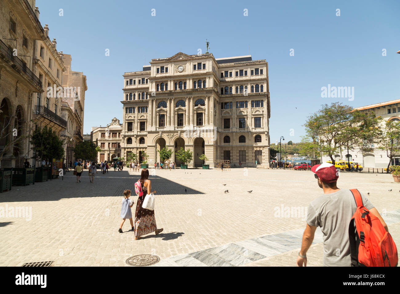 Beautiful buildings in cuba capital hi-res stock photography and images ...