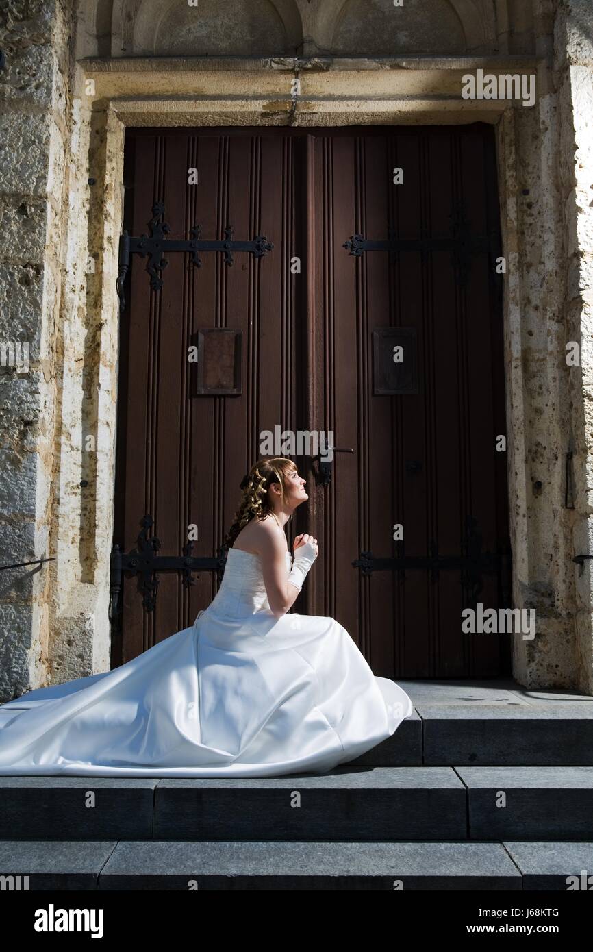 church kneeling awe church-door praying partner bride stairs shine ...