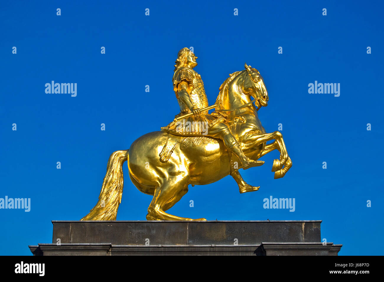 Golden ride equestrian statue hi-res stock photography and images - Alamy