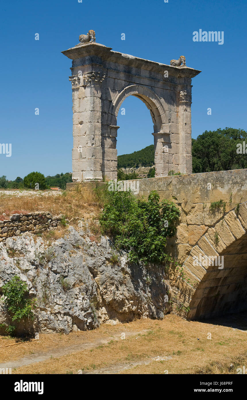 ancient bridge in southern france flavien Stock Photo - Alamy