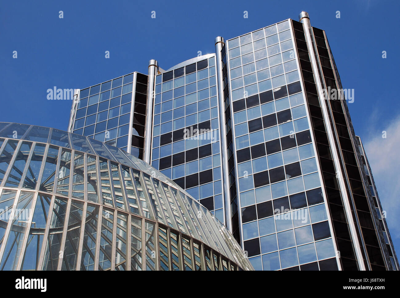 Glass architecture hi-res stock photography and images - Alamy