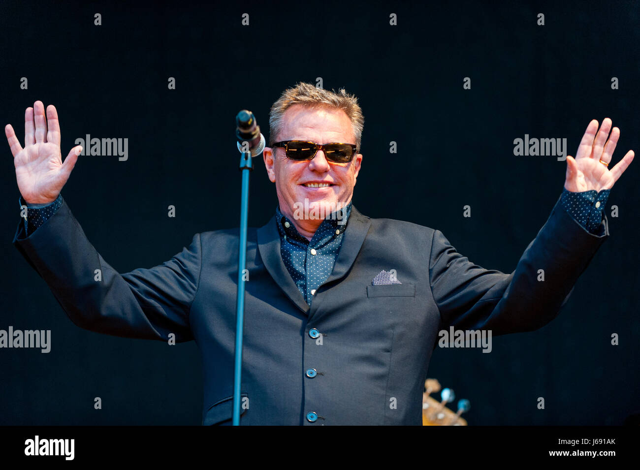 Mic lowry hi-res stock photography and images - Alamy