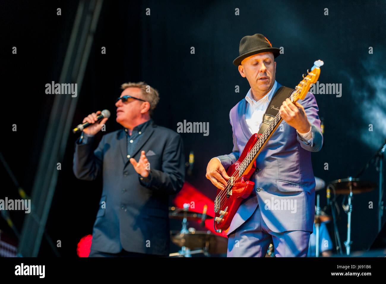 Madness band live hi-res stock photography and images - Alamy