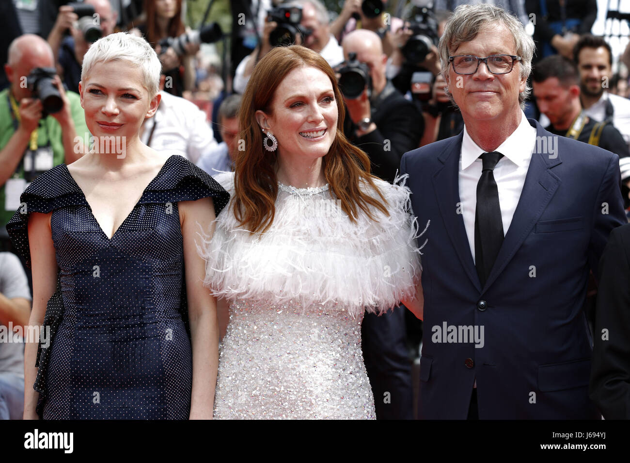Cannes, Frankreich. 18th May, 2017. Michelle Williams, Julianne Moore and Todd Haynes at the ...