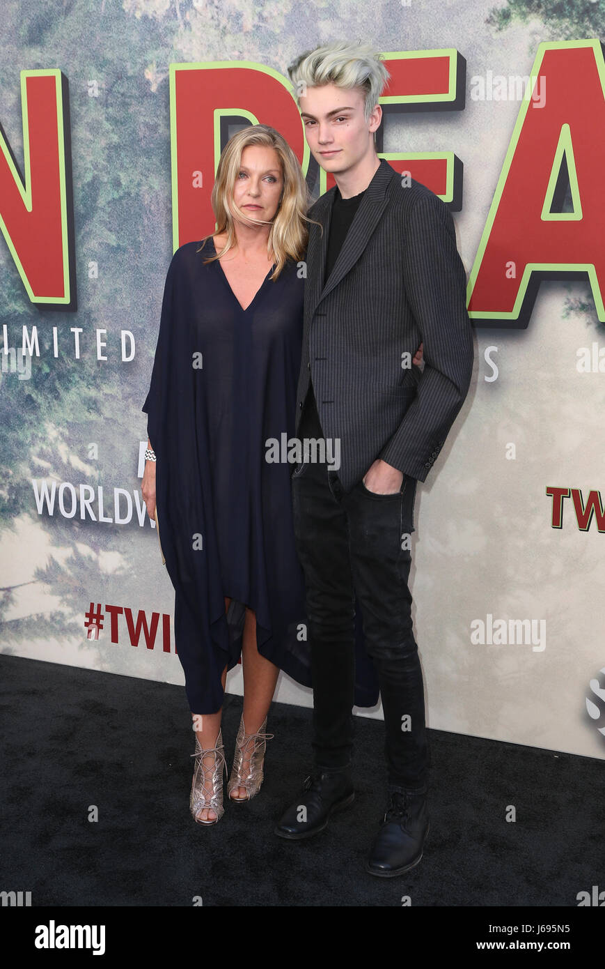 Los Angeles, Ca, USA. 19th May, 2017. Sheryl Lee, Elijah Diamond, At Premiere Of Showtime's ...
