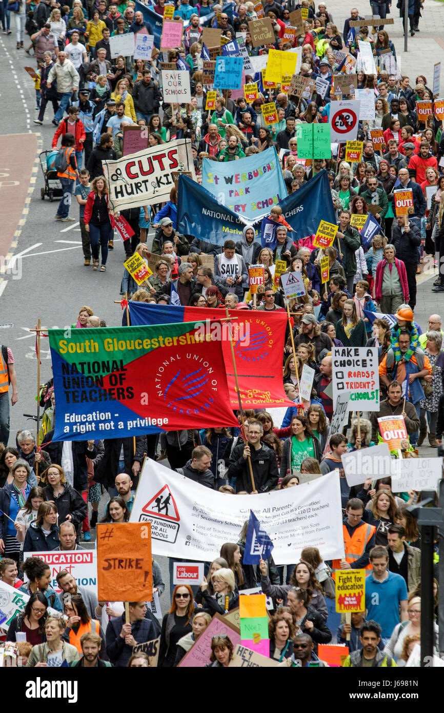 Protesters marching with signs hi-res stock photography and images - Alamy