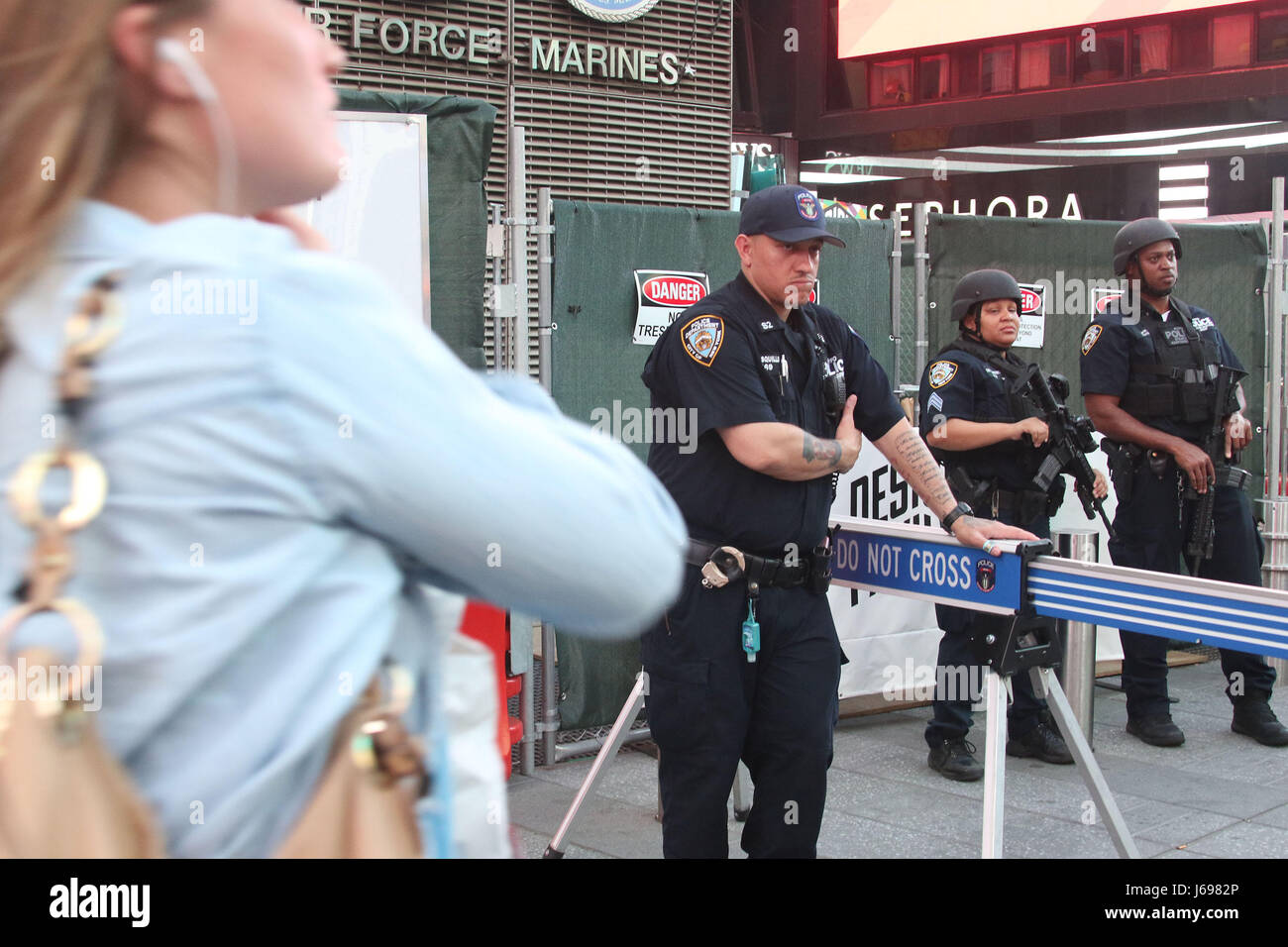 Heavily armed police officers stand hi-res stock photography and images ...
