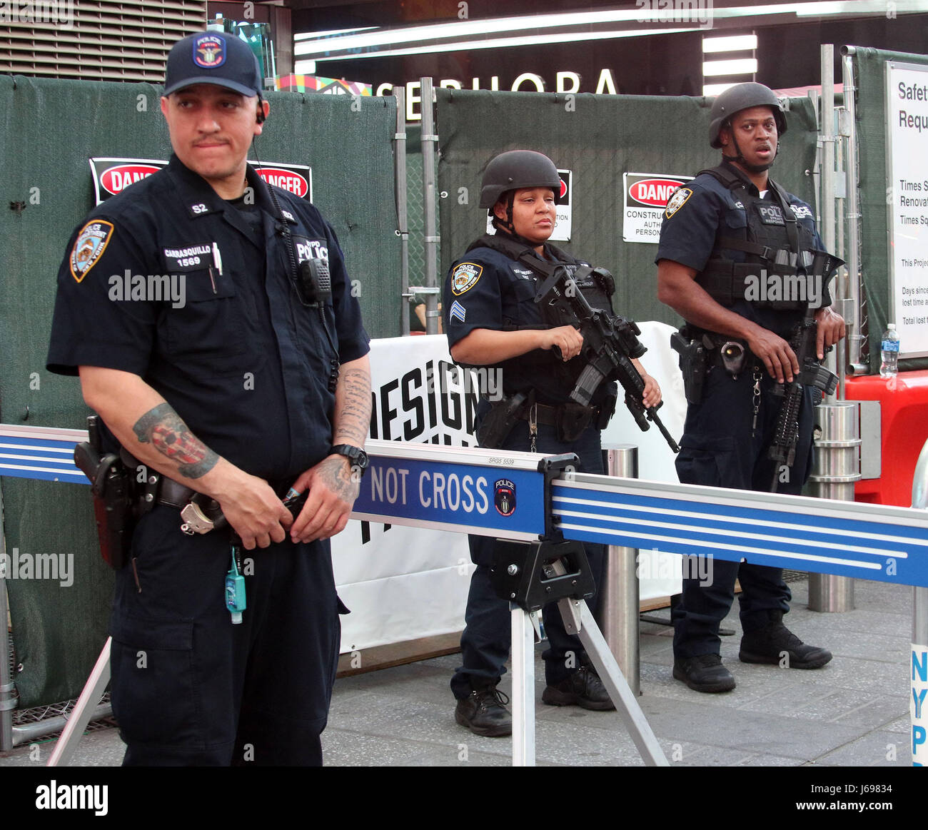 Heavily armed police officers stand hi-res stock photography and images ...