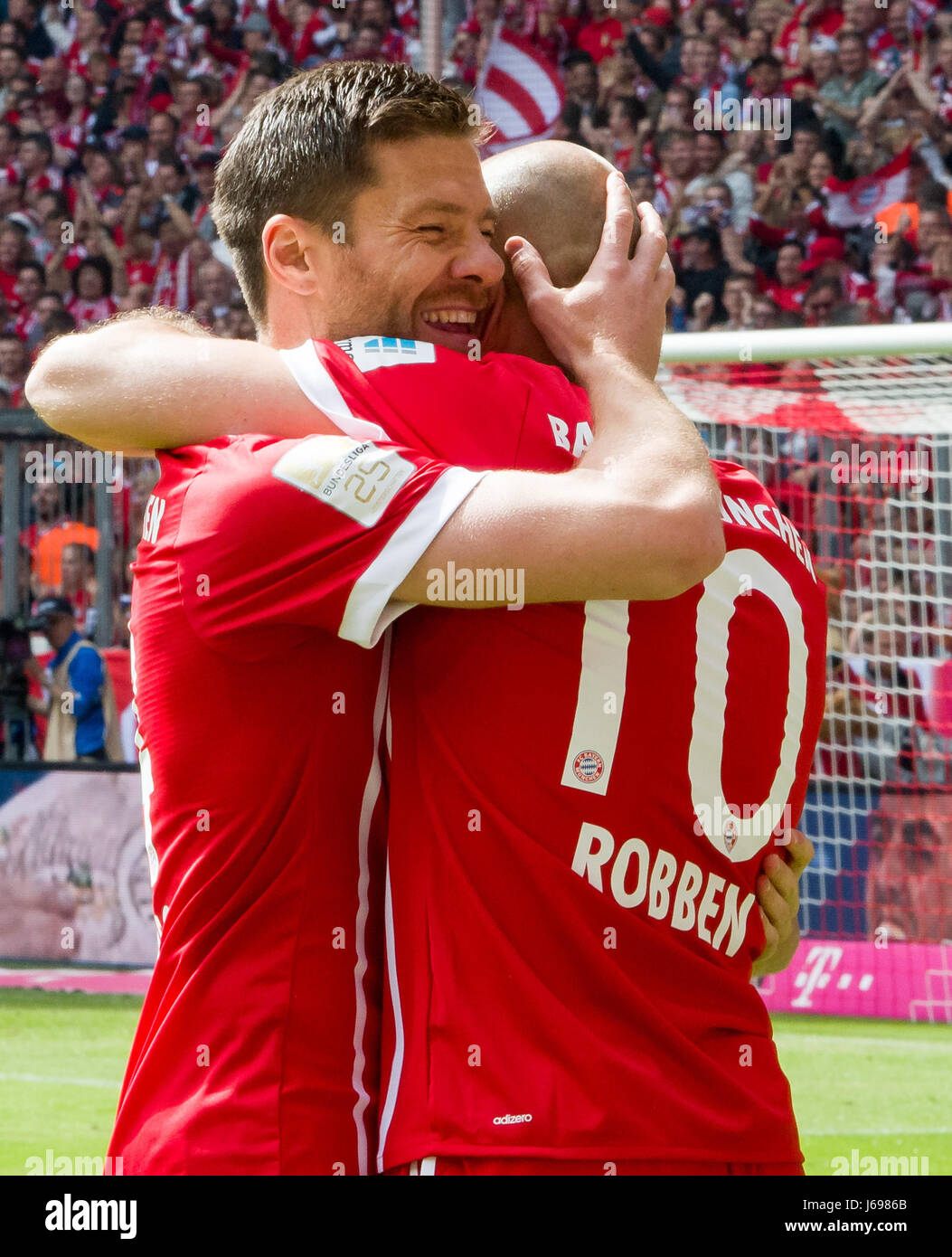 Munich, Germany. 20th May, 2017. Munich's Arjen Robben (R) celebrates ...