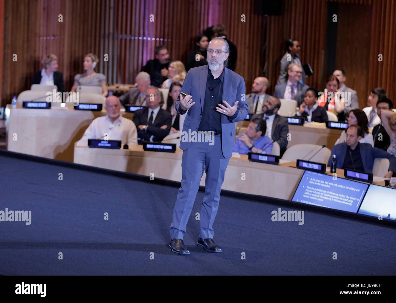 Google x hi-res stock photography and images - Alamy