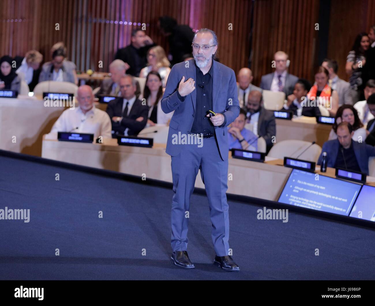 Google x hi-res stock photography and images - Alamy