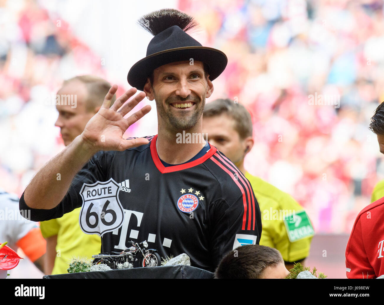 Munich, Germany. 20th May, 2017. Munich's goalkeeper Tom Starke waves ...