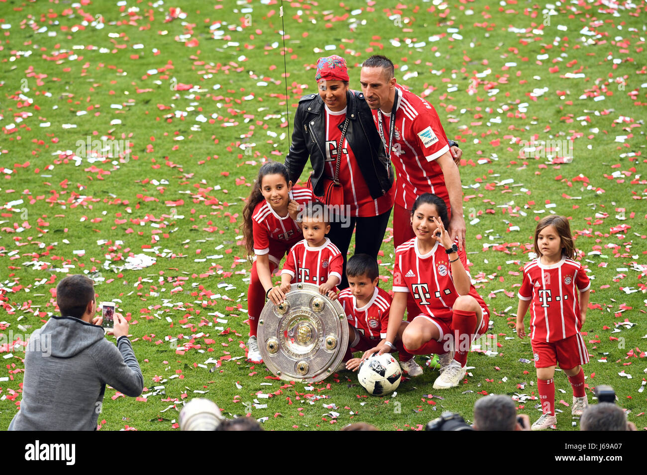 Munich, Germany. 20th May, 2017. Munich's Franck Ribery poses with the ...