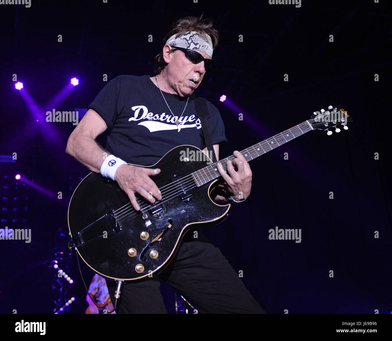 George thorogood and the destroyers hi-res stock photography and images ...