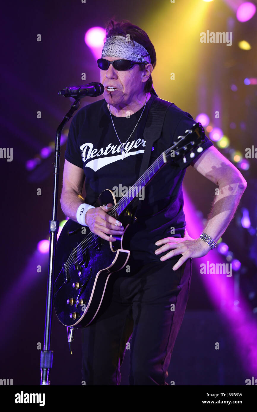 George thorogood and the destroyers hi-res stock photography and images ...