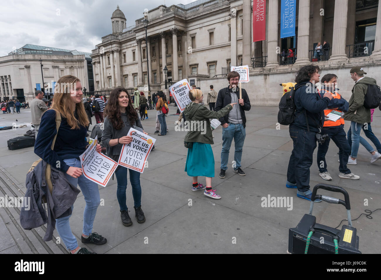 16 year old voting hi-res stock photography and images - Alamy