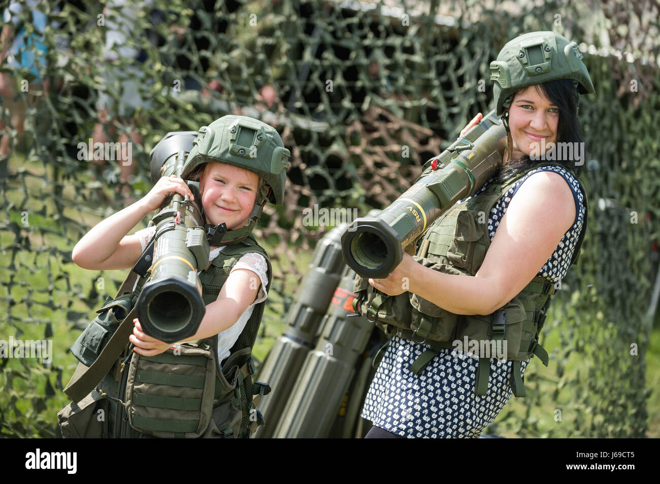 Vilnius, Lithuania. 20th May, 2017. People experience AT4 anti-tank ...