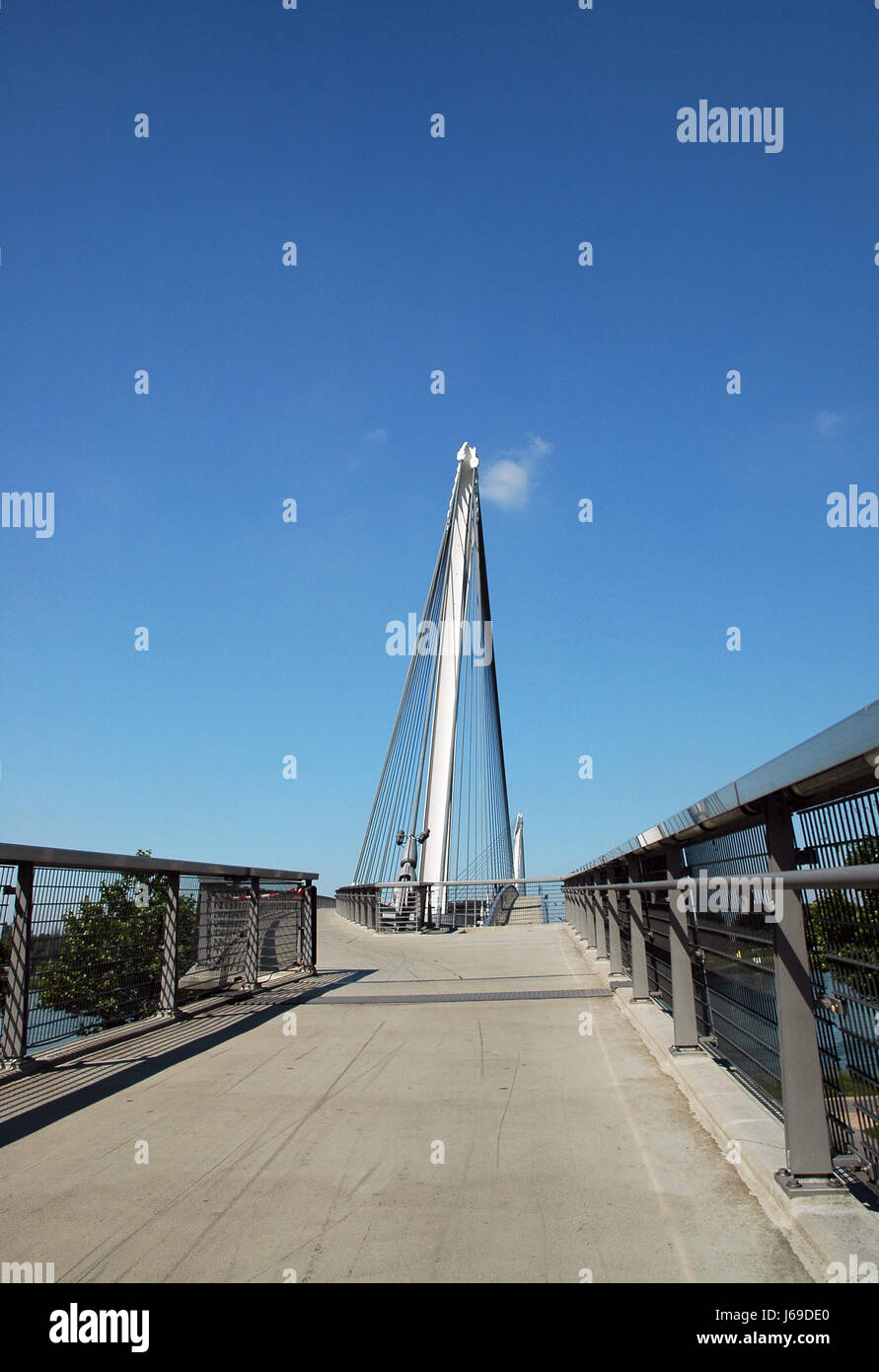 Fussgngerbrcke hi-res stock photography and images - Alamy
