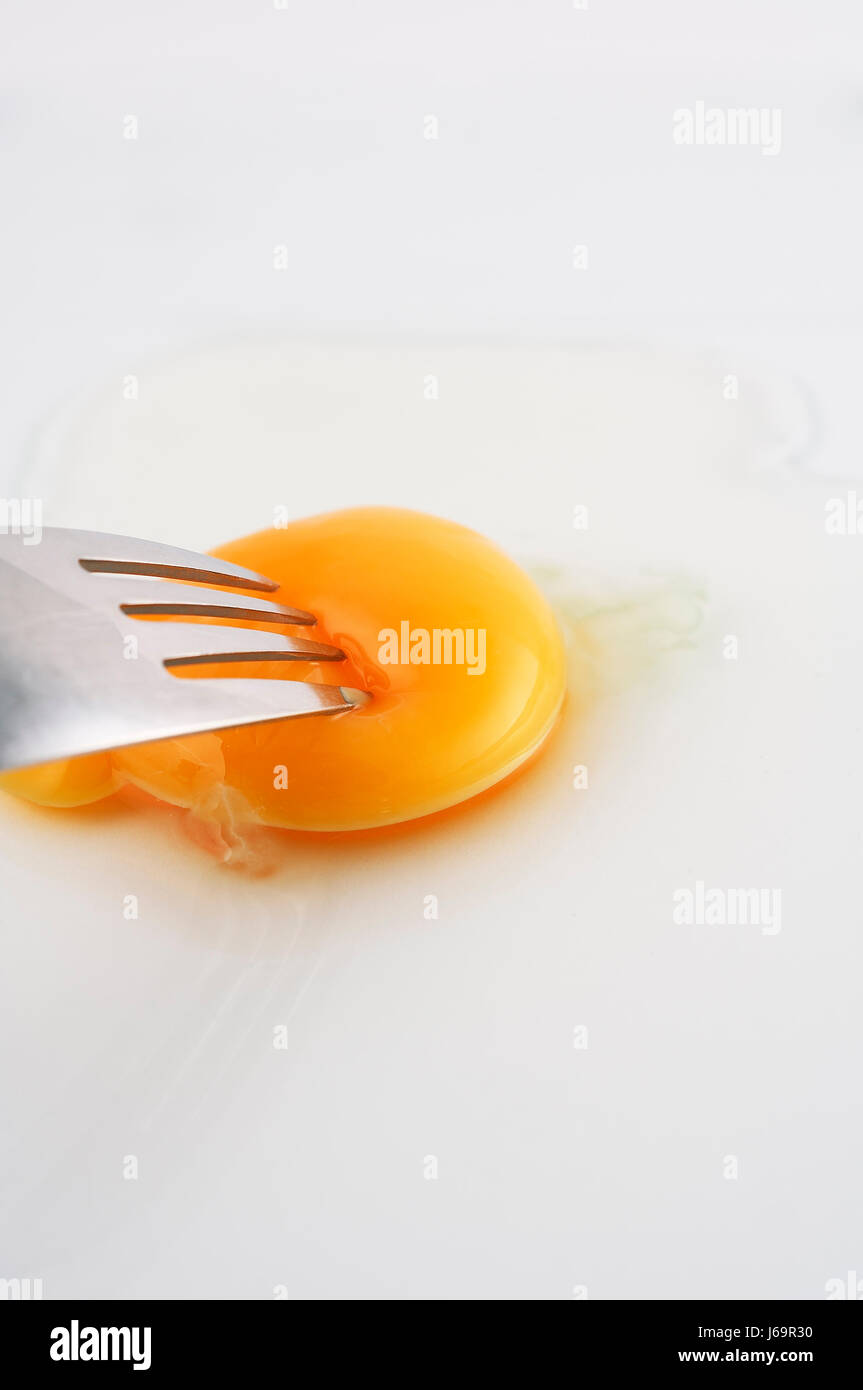 Broken bird hi-res stock photography and images - Alamy