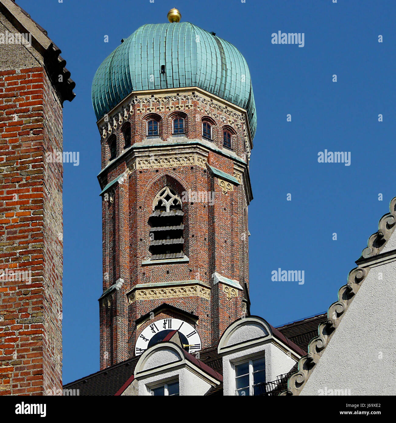 church cathedral dome steeple emblem gothic church window porthole ...
