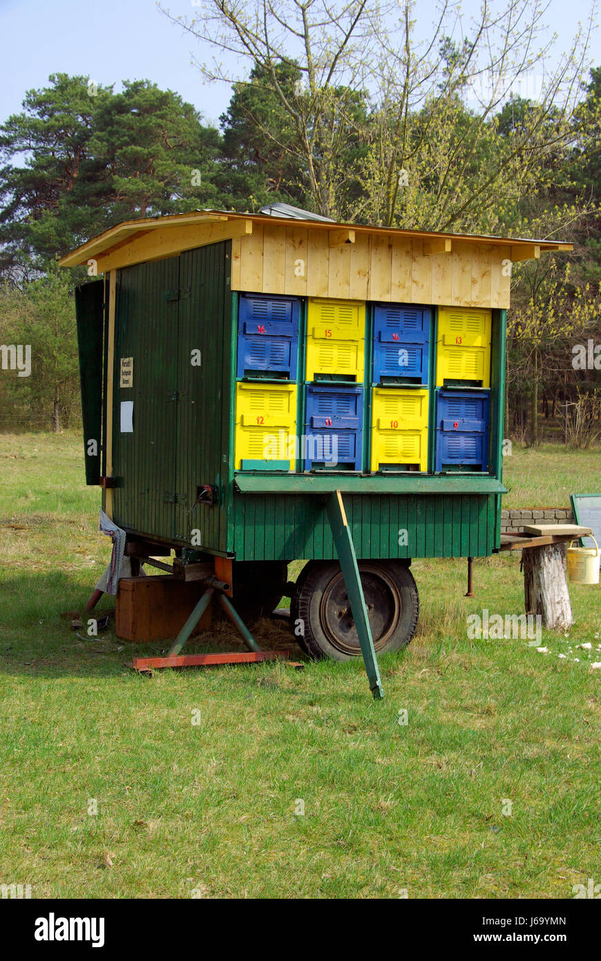 bees car - bee hives 06 Stock Photo - Alamy