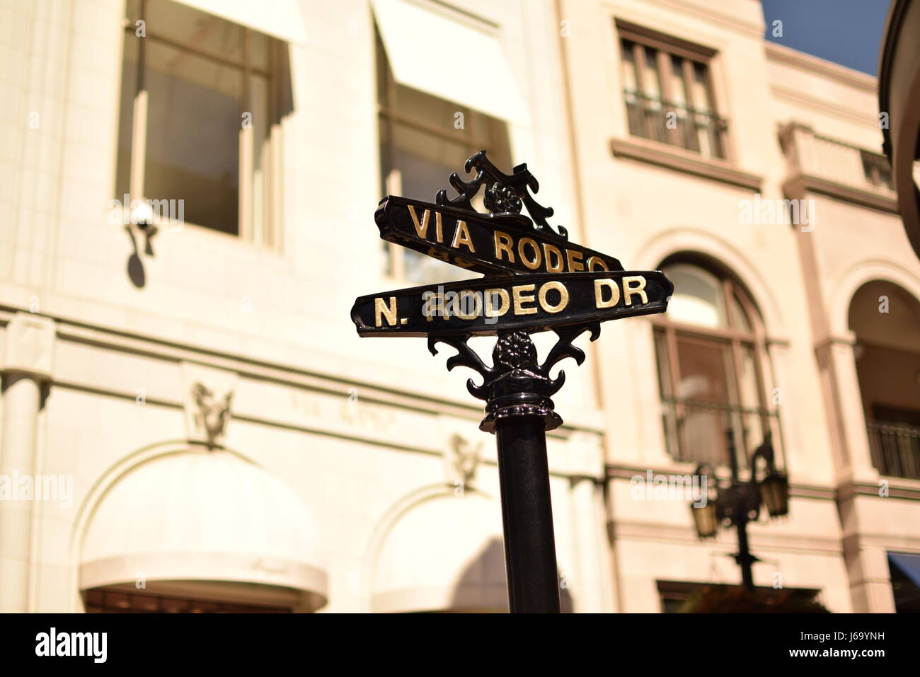 Rodeo drive sign hi-res stock photography and images - Alamy
