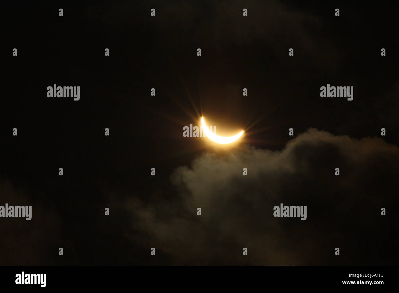 india moon long shot solar eclipse shine shines bright lucent light ...