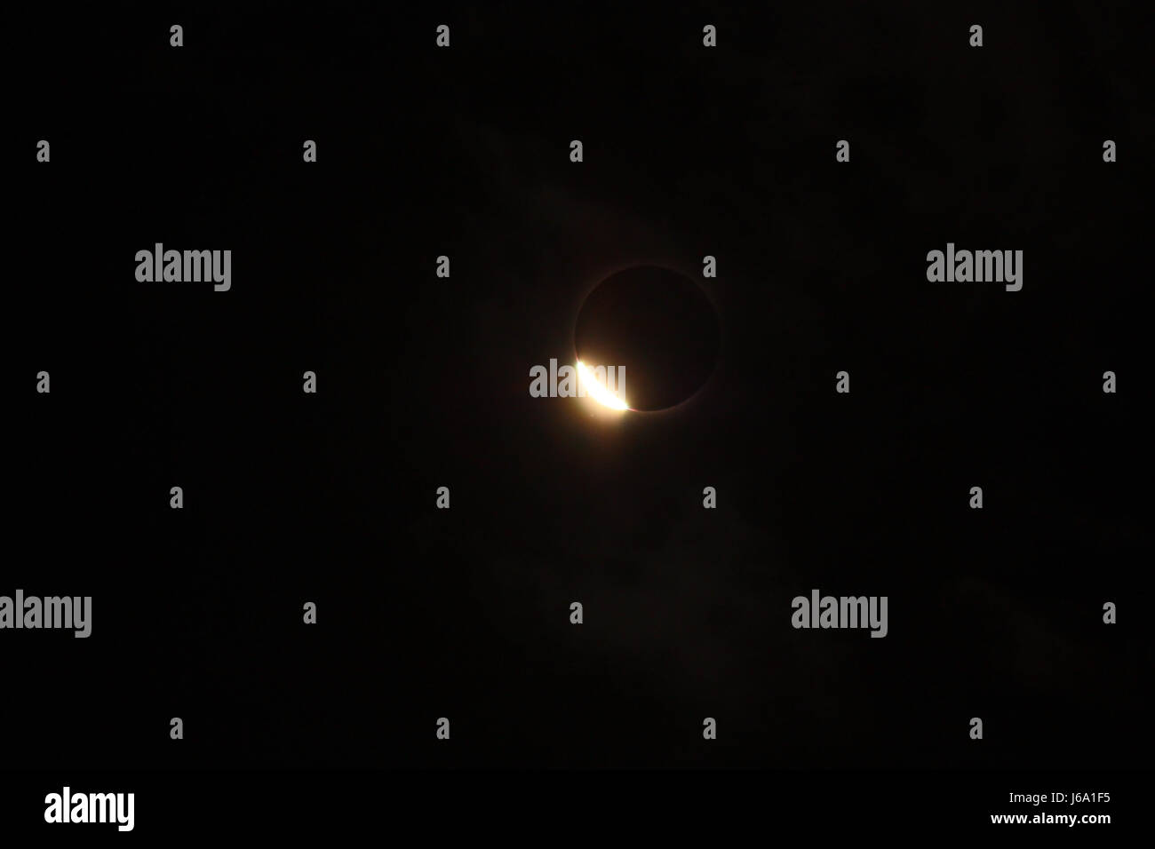 india moon long shot solar eclipse shine shines bright lucent light ...