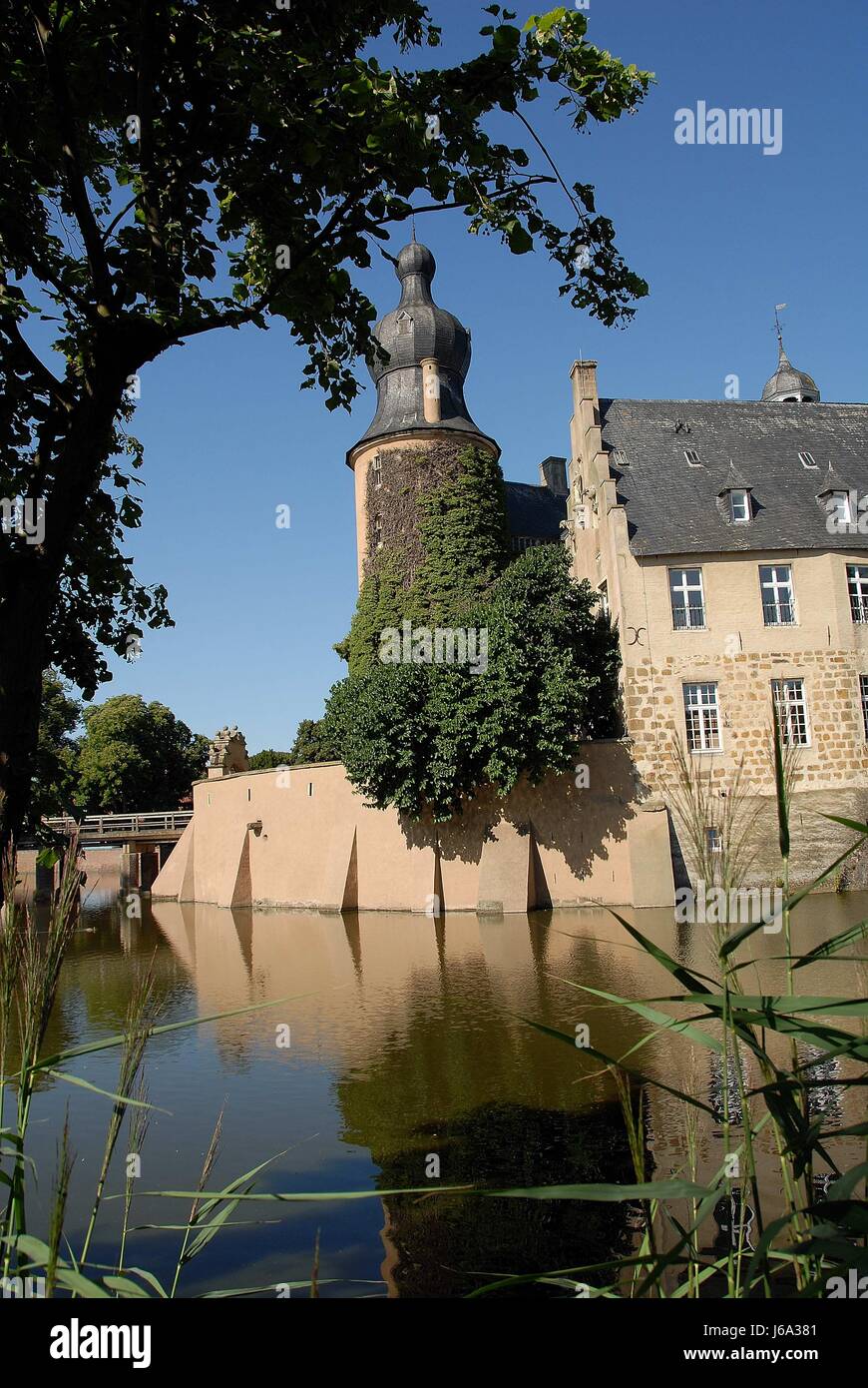 trench water chateau castle fortress trench stonewall ditch castle-moat ...