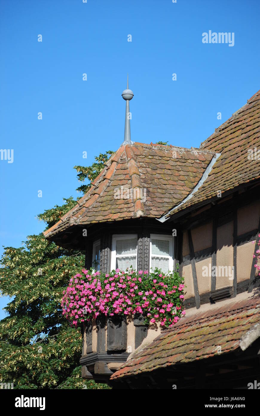 window porthole dormer window pane frame-work oriel front building ...