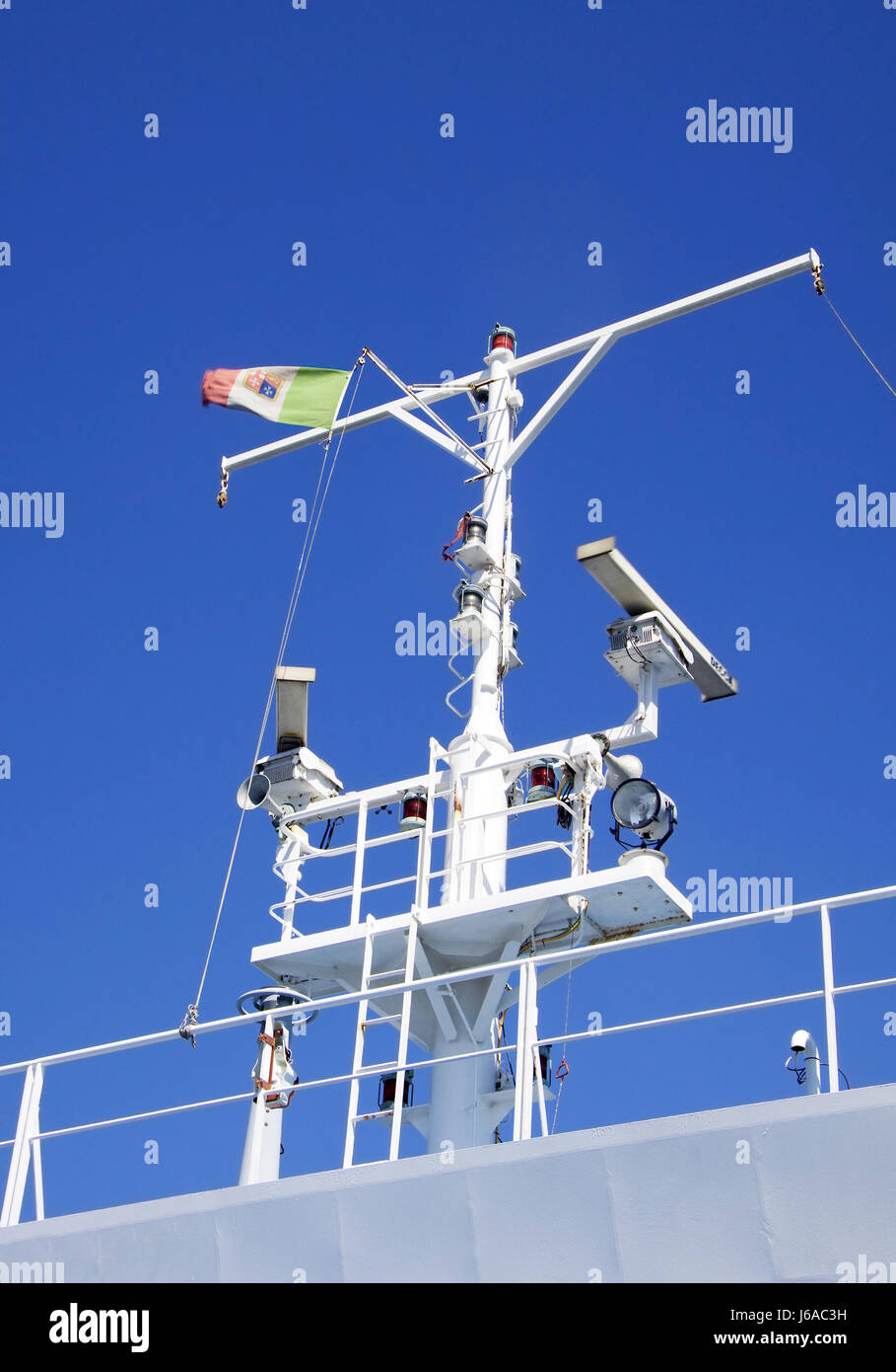 Radar ship hi-res stock photography and images - Alamy