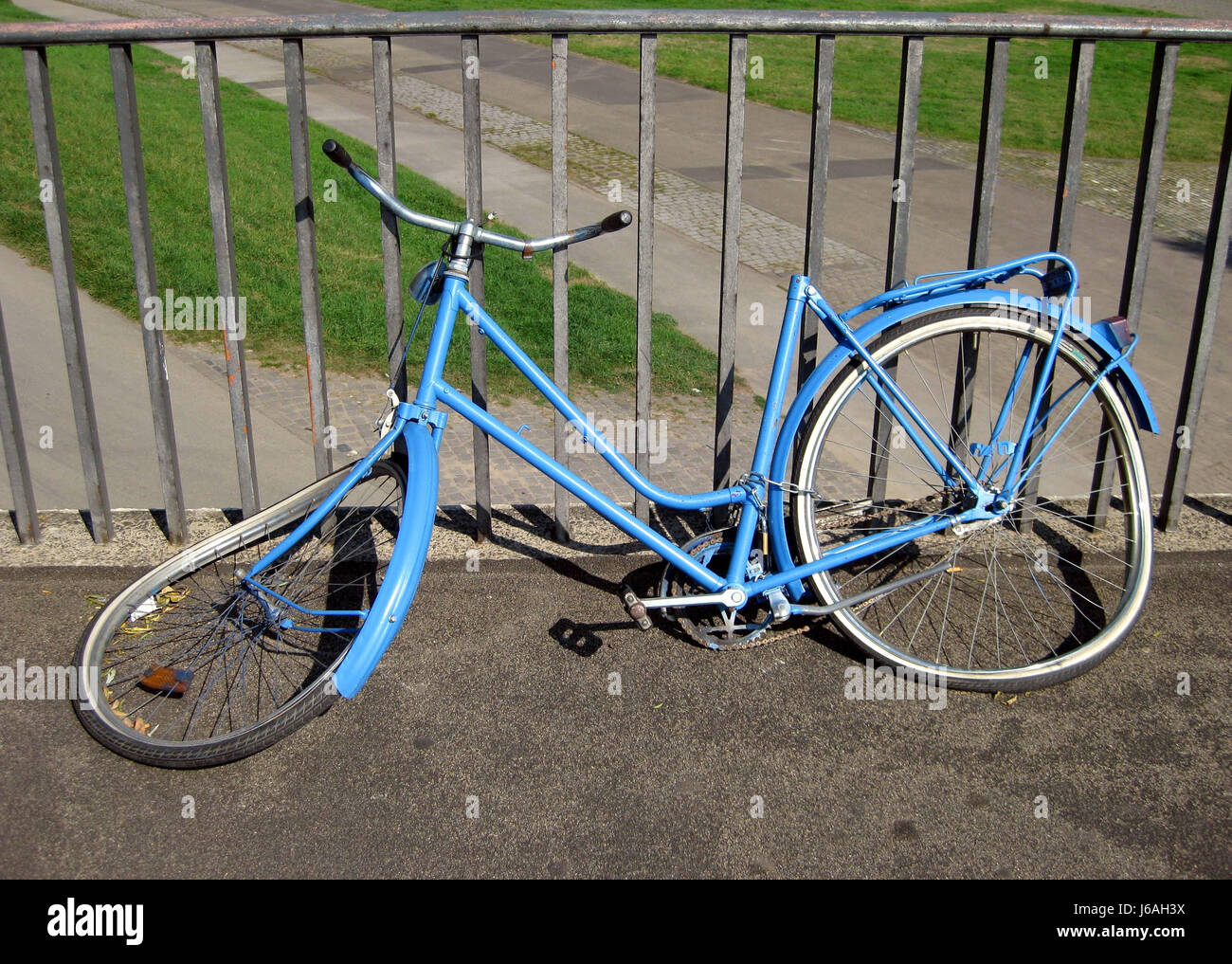 Bike wrecks hi-res stock photography and images - Alamy