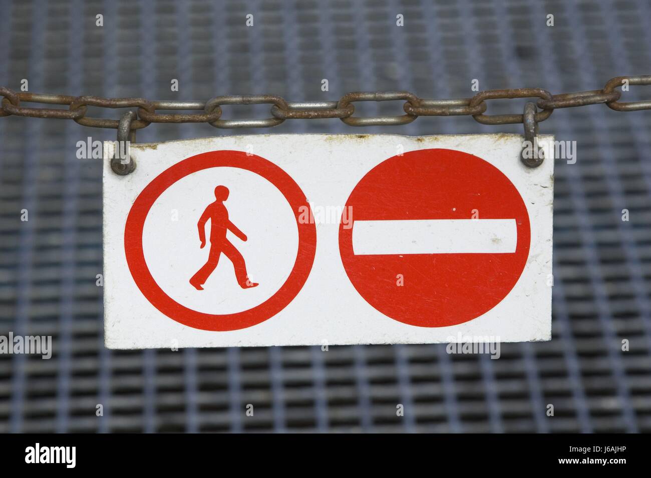 chain horizontal rusty photography photo picture image copy deduction ...