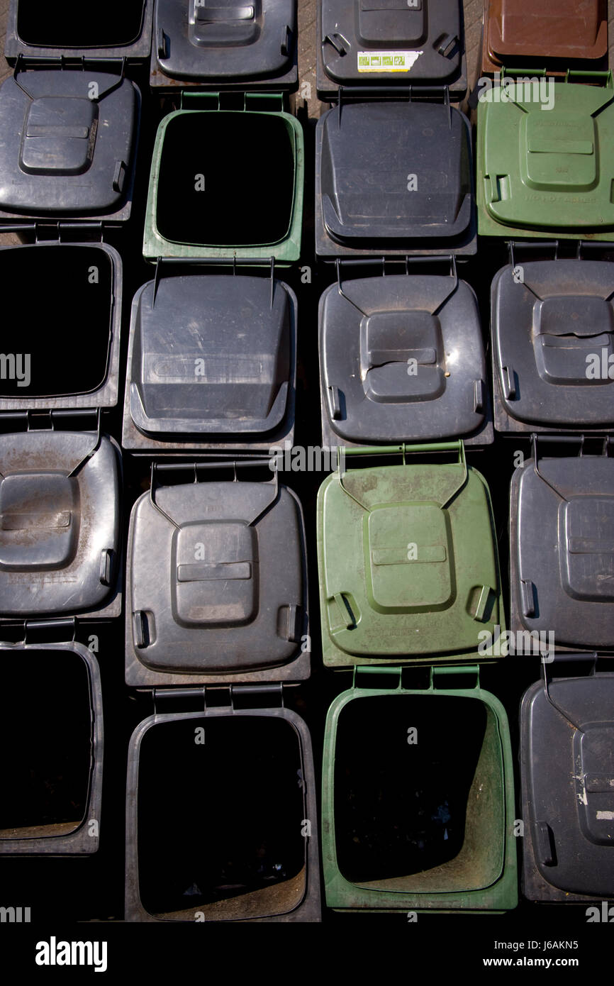 trash recycling rubbish sweepings wastebasket waste squandering travel ...