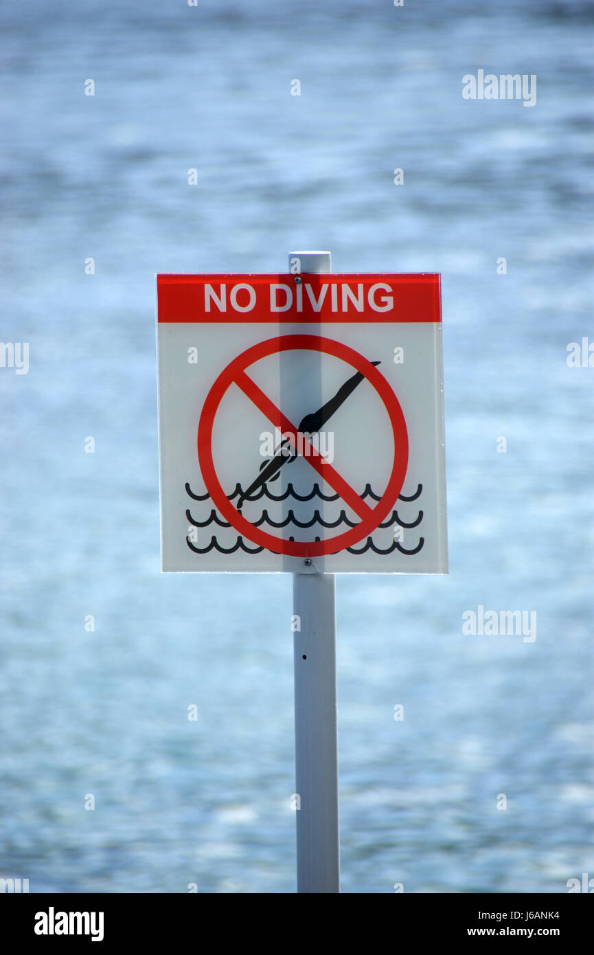 No jumping pool warning sign hi-res stock photography and images - Alamy