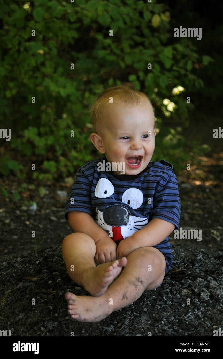 Baby grill grillen grillen grillen grillen grillen grillen hi-res stock ...