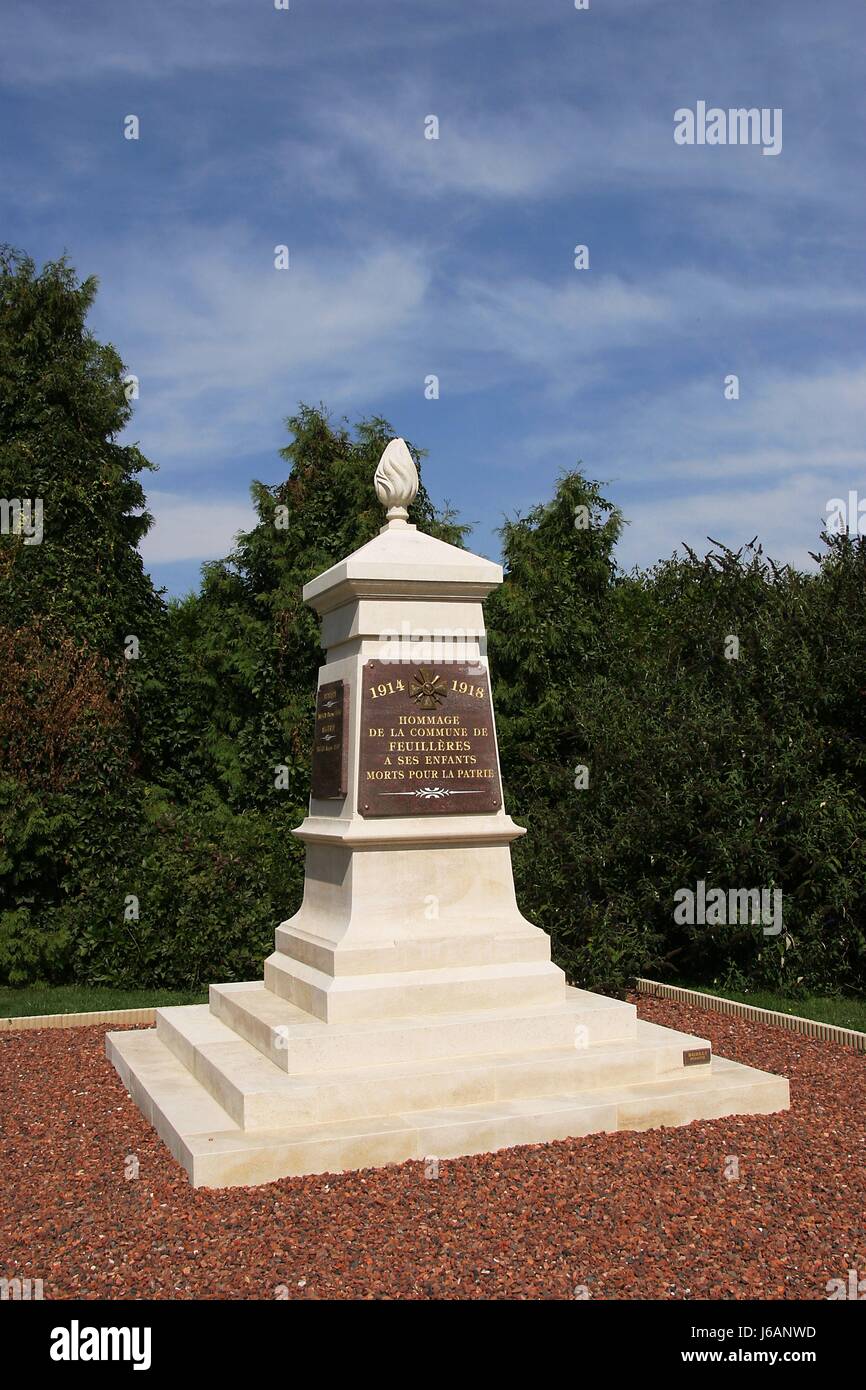 monument memorial tree trees park garden concrete platform text ...