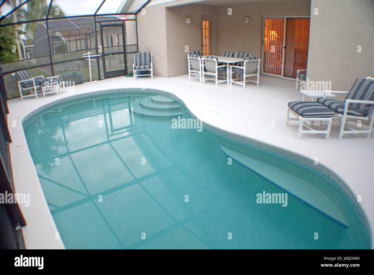 Lanai cage hi-res stock photography and images - Alamy