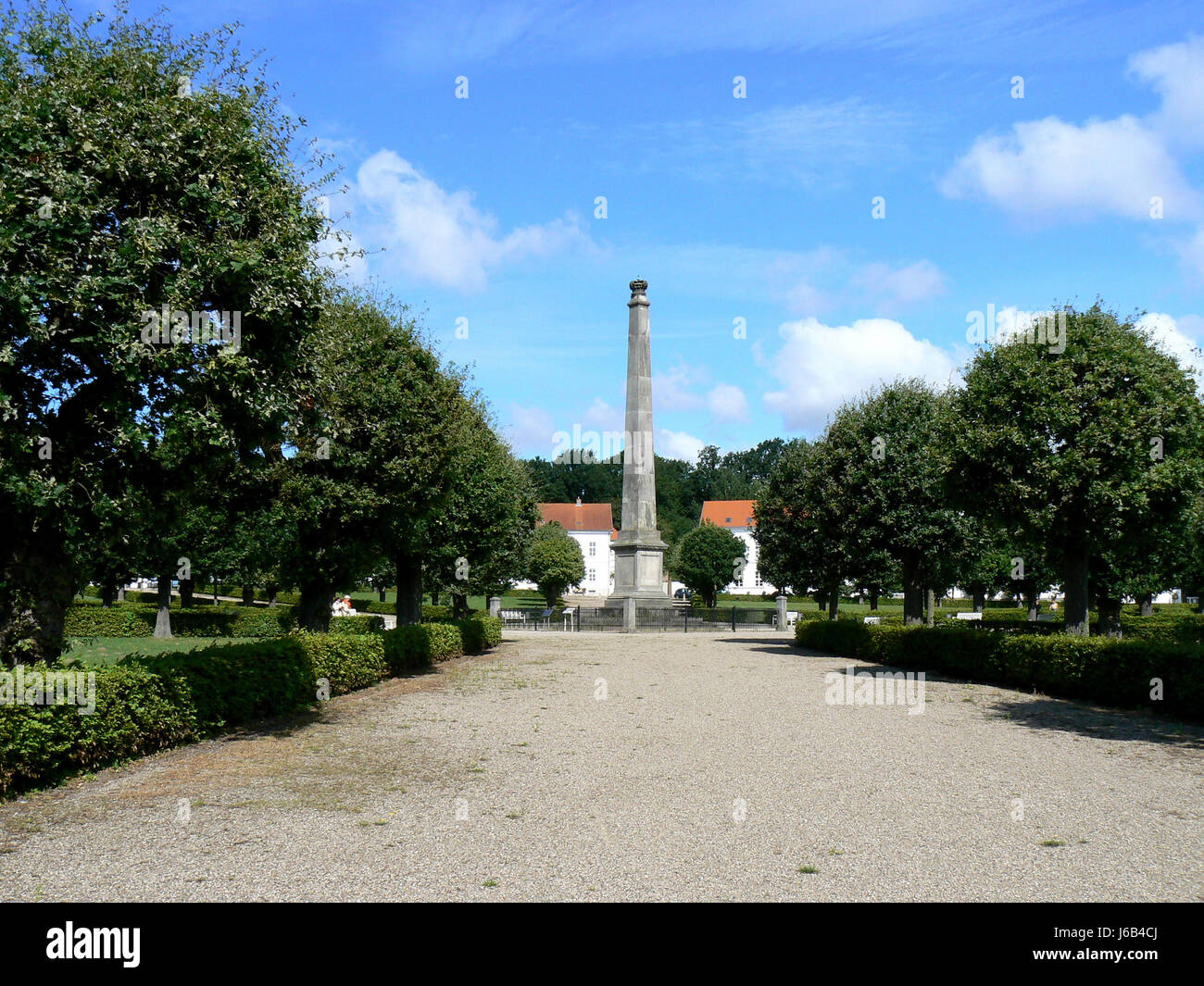 sightseeing pillar reprove obelisk tree trees park shine shines bright ...