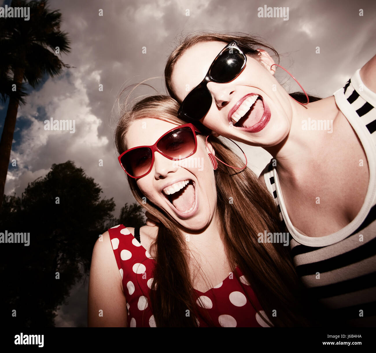 laugh laughs laughing twit giggle smile smiling laughter laughingly ...