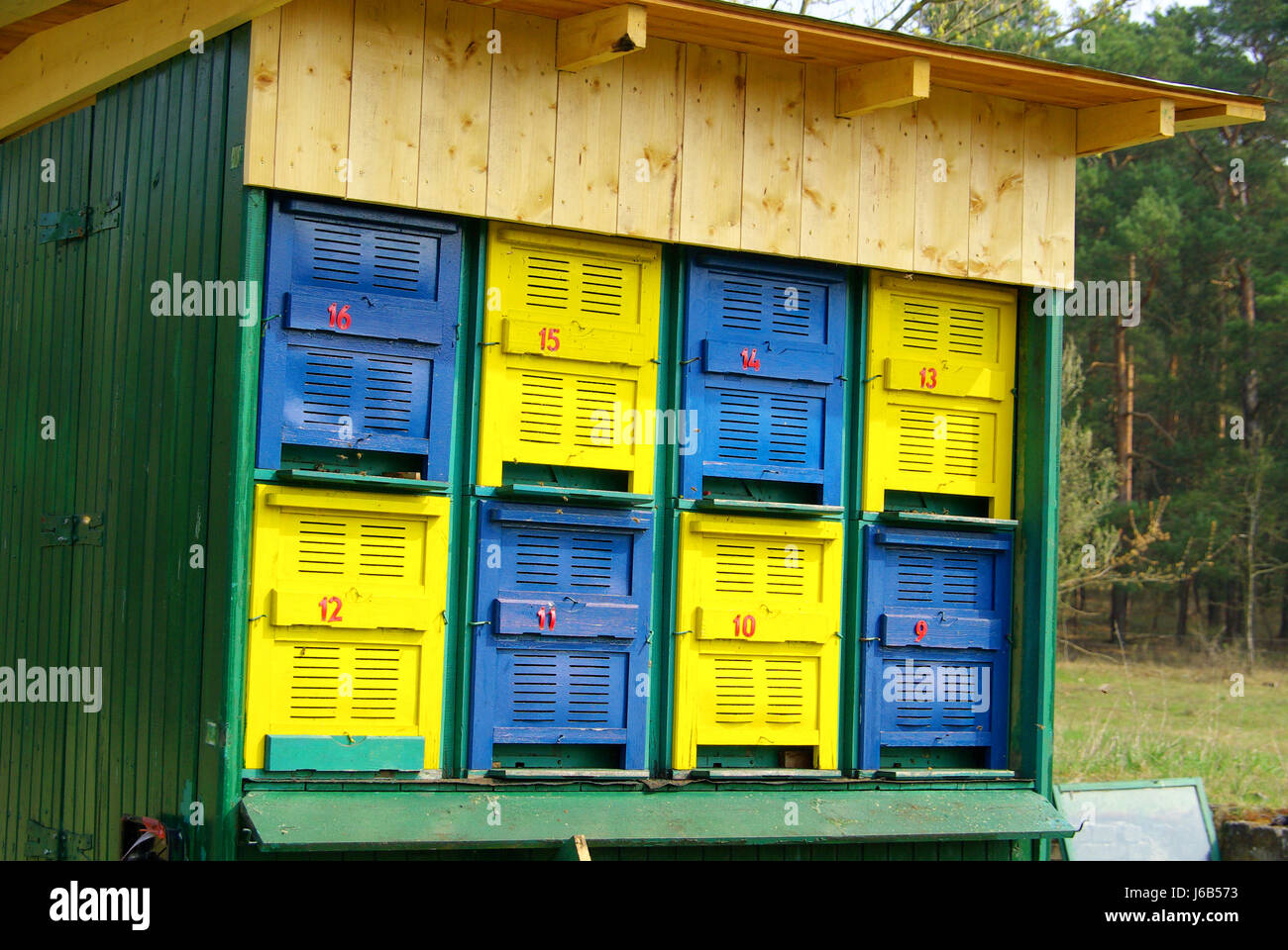 bees car - bee hives 10 Stock Photo - Alamy